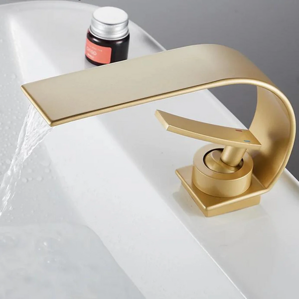 Onyx Flow Modern Faucet – LuxaVogue